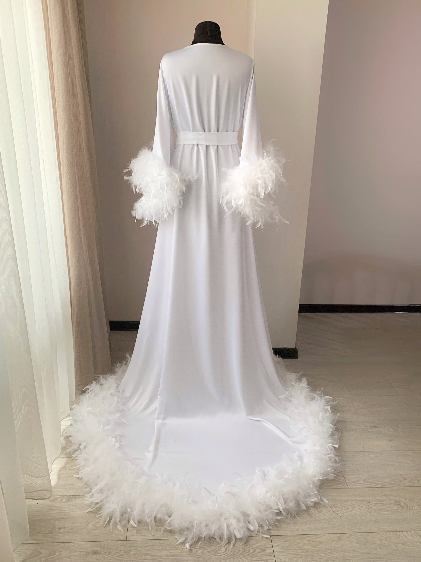 Feather robe with train White | Bella Donna Handmade ️