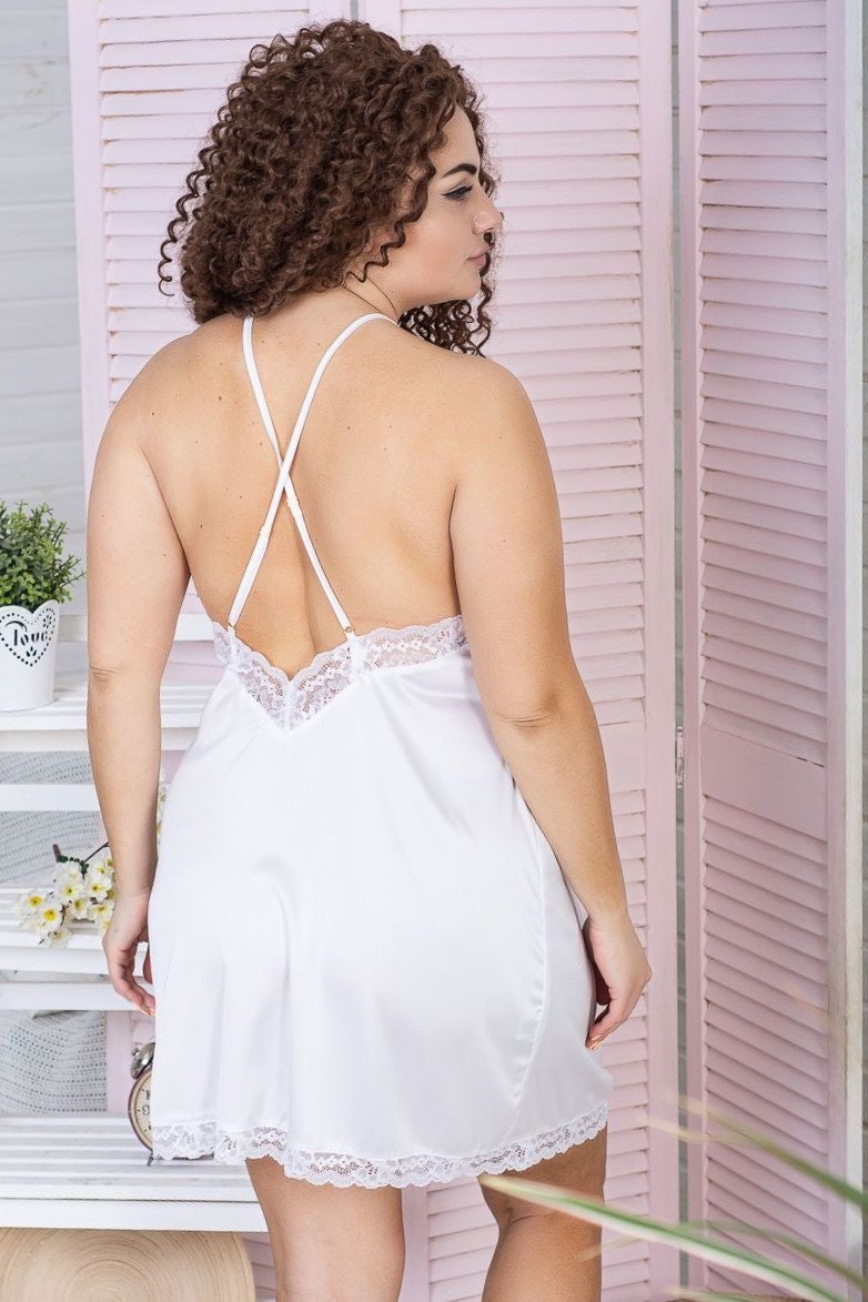 Plus Size Bridal Nightgown White Lace Nightgown Sexy Open Back Peign